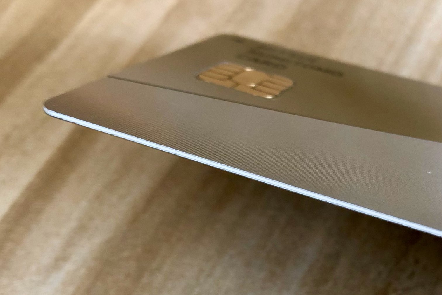 【写真＆アンケート】ゴールド・グリーンどっちを選ぶ？ デザインを比較【三井住友カード ゴールド（NL）】 | クレ探