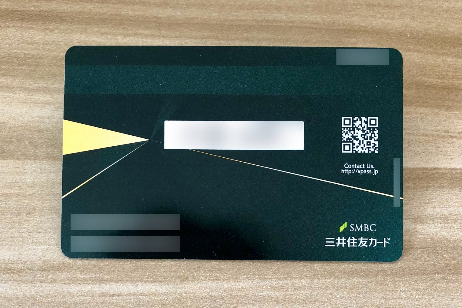 【写真&アンケート】ゴールド/グリーンどっちを選ぶ? 三井住友カード ゴールド（NL）のデザインを比較 | クレ探