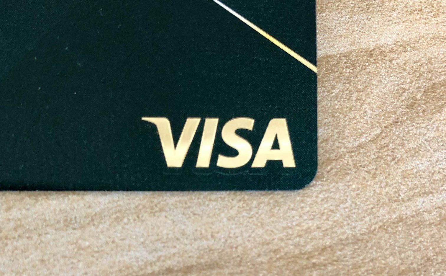 【写真＆アンケート】ゴールド・グリーンどっちを選ぶ？ デザインを比較【三井住友カード ゴールド（NL）】 | クレ探